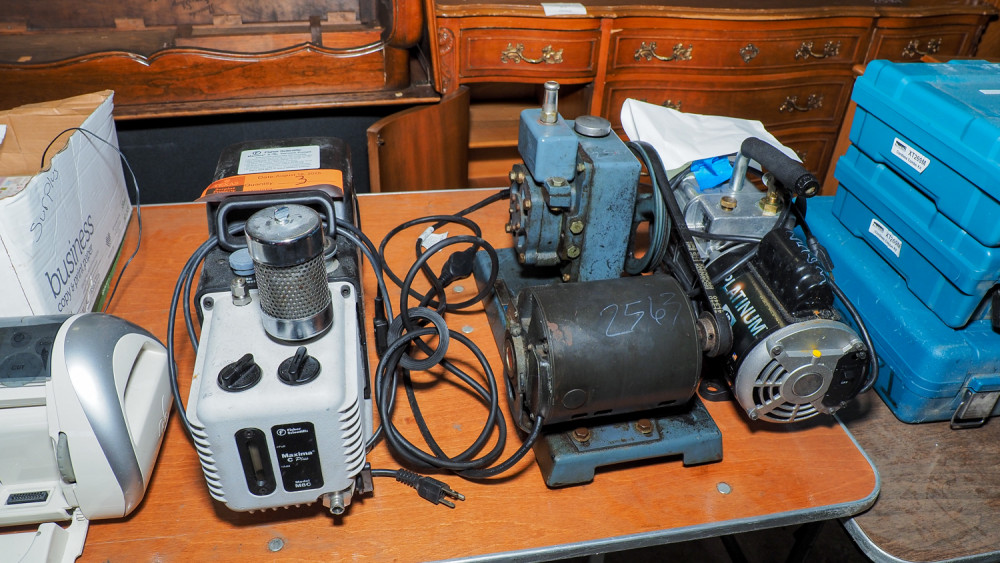 3 vacuum pumps - Swico Auctions