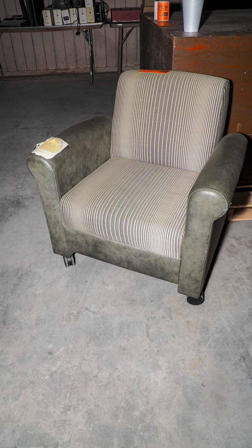 Rolling Arm chair - Swico Auctions